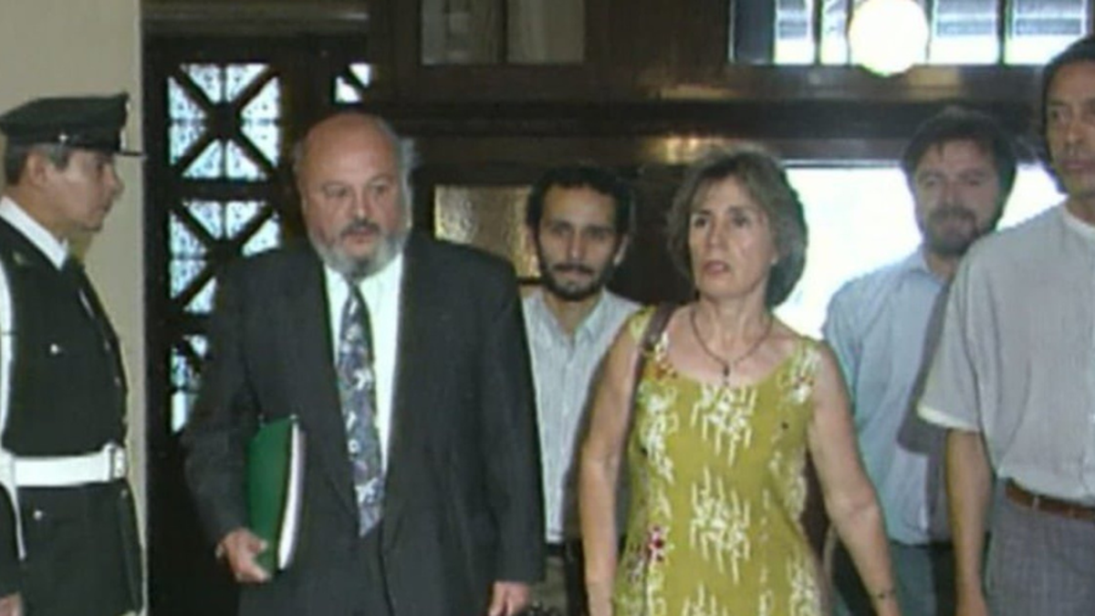 La lucha de Eduardo Contreras y Gladys Marín para presentar la primera ...
